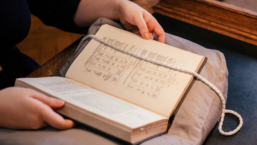 Safe Handling Guidelines | National Library of Ireland